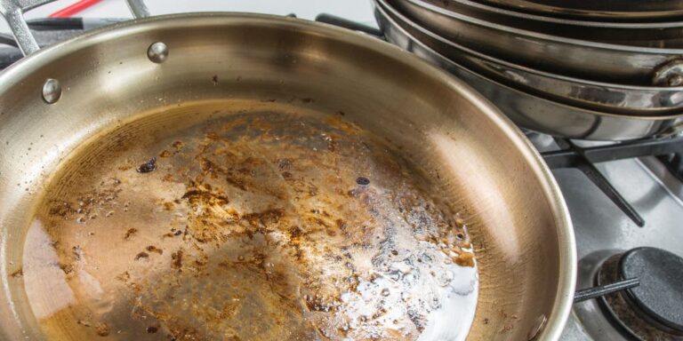 Effortlessly Remove Burnt Oil: Beginner's Guide to Cleaning Frying Pans ...
